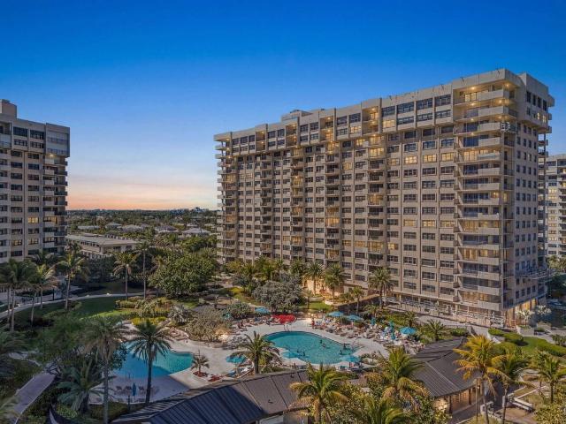 Luxury apartment complex for rent in Lauderdale by the sea, United States