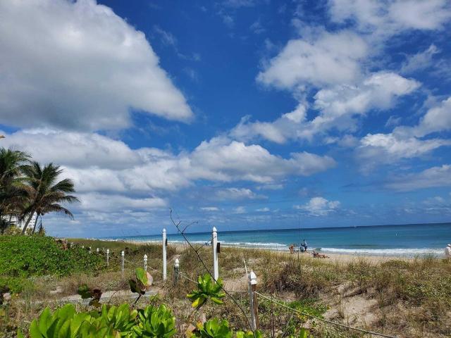 Luxury apartment complex for rent in Lauderdale by the sea, United States