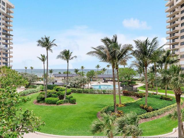 Luxury apartment complex for rent in Lauderdale by the sea, United States