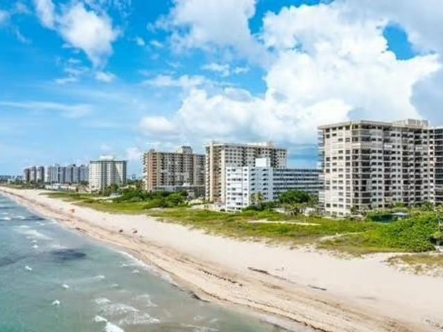 Luxury apartment complex for rent in Lauderdale by the sea, United States