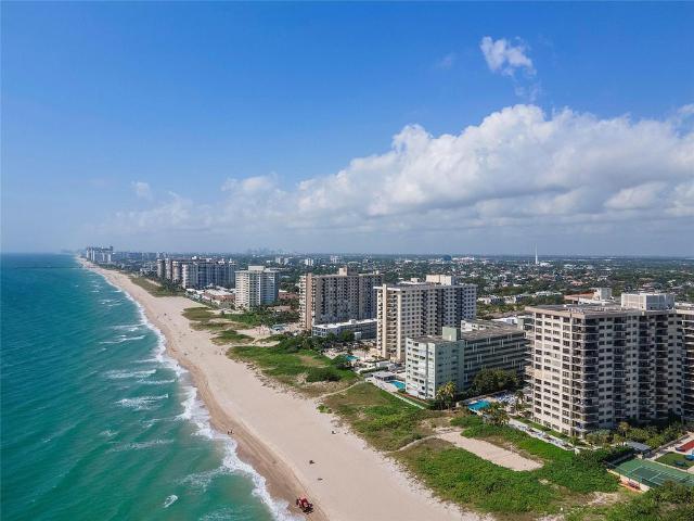 Luxury apartment complex for rent in Lauderdale by the sea, United States