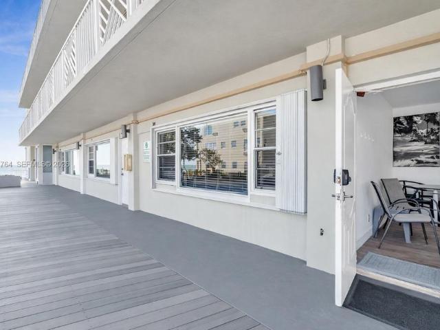 Luxury apartment complex for rent in Lauderdale by the sea, Florida