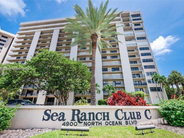 Luxury apartment complex for rent in Lauderdale by the sea, United States