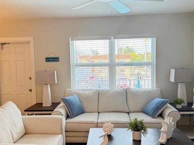 Luxury apartment complex for rent in Lauderdale by the sea, United States