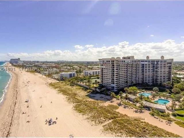 Luxury apartment complex for rent in Lauderdale by the sea, United States