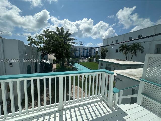 Luxury apartment complex for rent in Lauderdale by the sea, United States