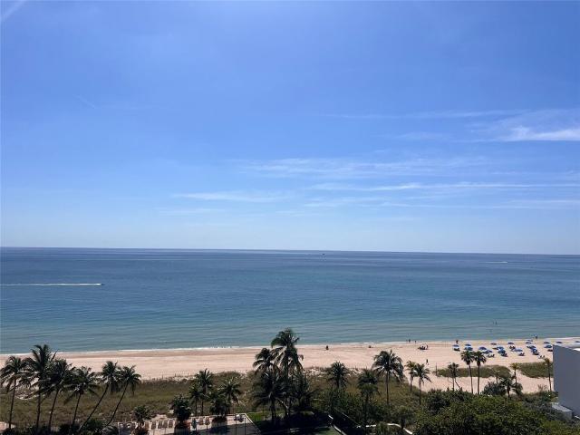Luxury apartment complex for rent in Lauderdale by the sea, Florida
