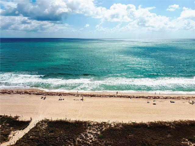 Luxury apartment complex for rent in Lauderdale by the sea, United States