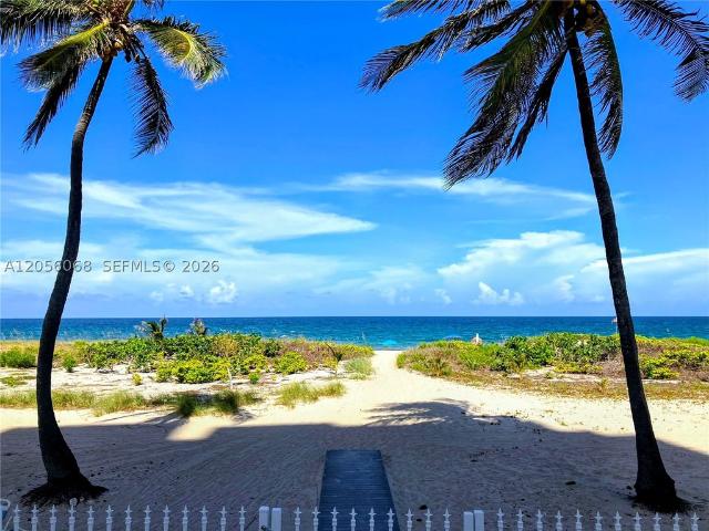 Luxury apartment complex for rent in Lauderdale by the sea, United States