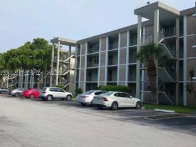 Luxury apartment complex for rent in Lauderdale Lakes, United States