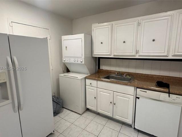 Luxury apartment complex for rent in Lauderdale Lakes, United States