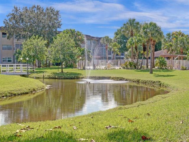 Luxury apartment complex for rent in Lauderdale Lakes, Florida