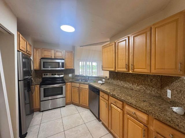 Luxury apartment complex for rent in Lauderdale Lakes, Florida