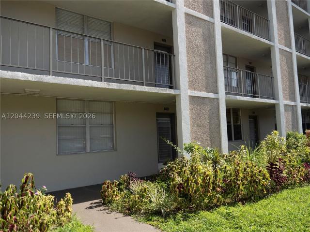 Luxury apartment complex for rent in Lauderdale Lakes, Florida