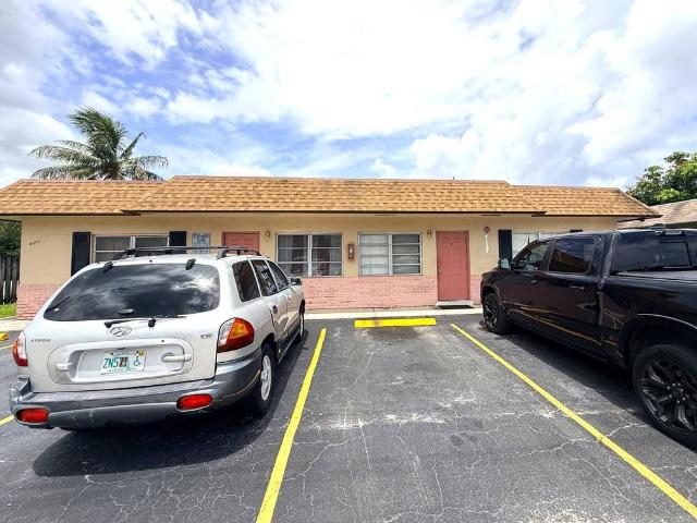 Luxury apartment complex for rent in Lauderdale Lakes, Florida