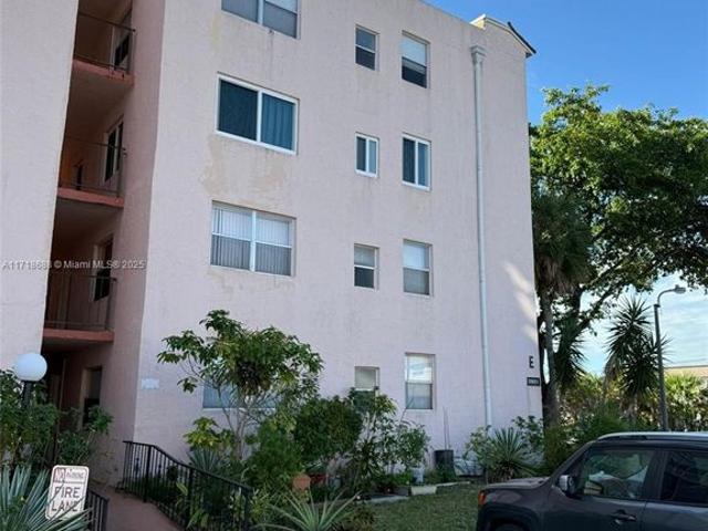 Luxury apartment complex for rent in Lauderdale Lakes, Florida