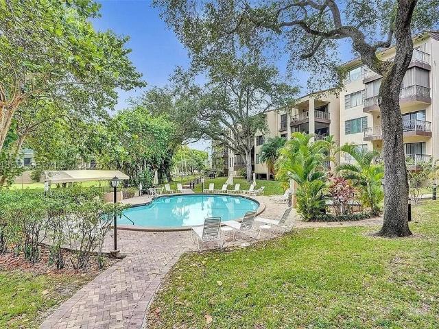Luxury apartment complex for rent in Lauderhill, United States