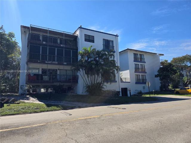 Luxury apartment complex for rent in Lauderhill, United States