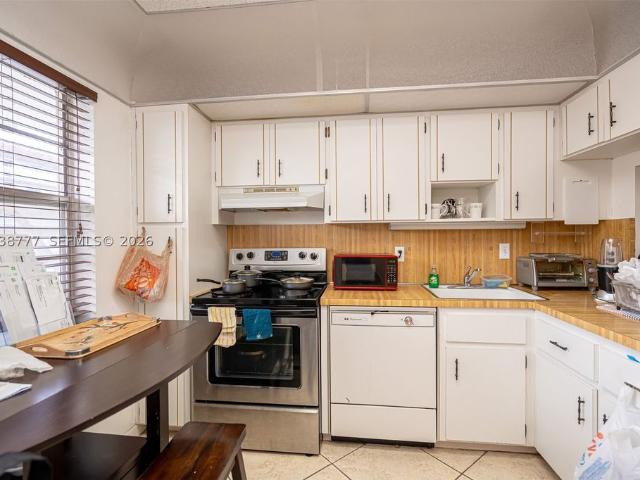 Luxury apartment complex for rent in Lauderhill, United States