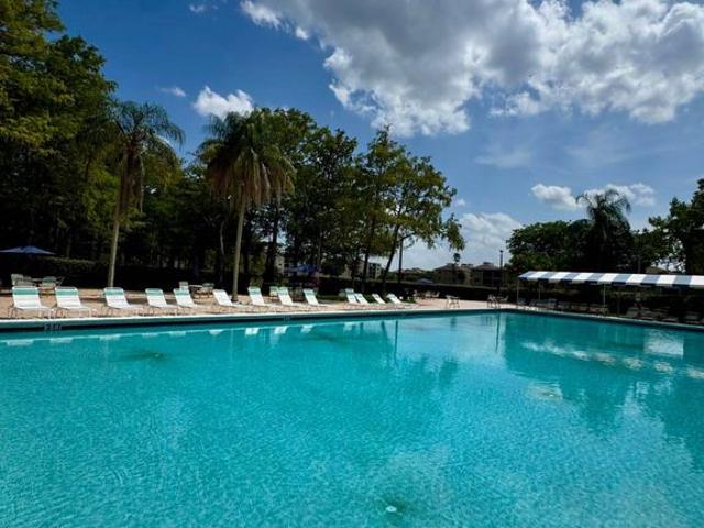 Luxury apartment complex for rent in Lauderhill, United States