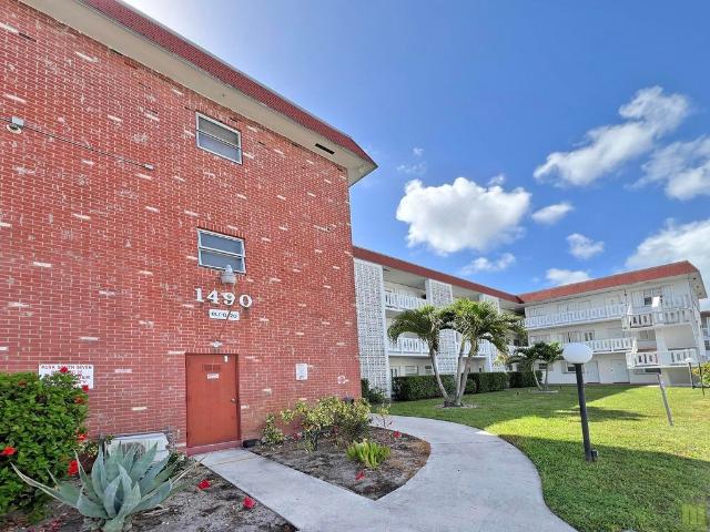 Luxury apartment complex for rent in Lauderhill, United States