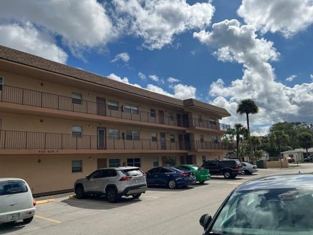 Luxury apartment complex for rent in Lauderhill, United States