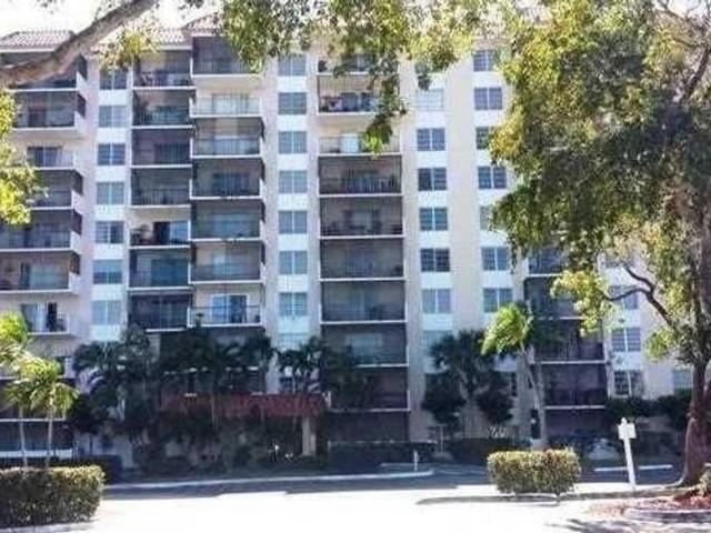 Luxury apartment complex for rent in Lauderhill, United States