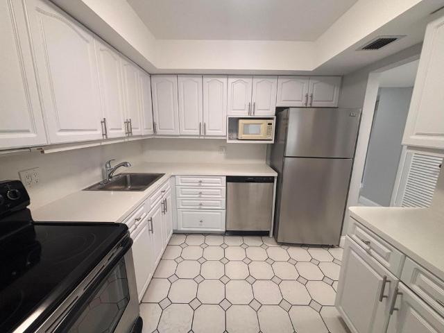 Luxury apartment complex for rent in Lauderhill, Florida