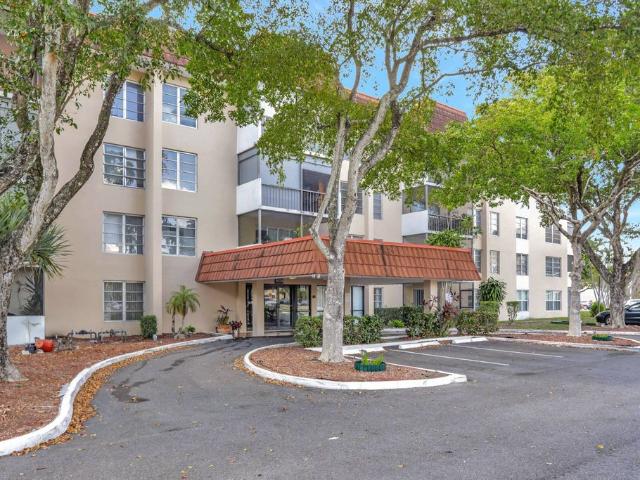 Luxury apartment complex for rent in Lauderhill, United States