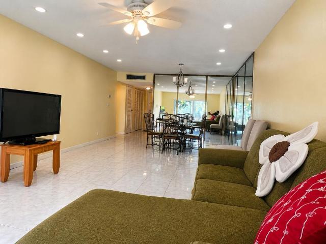 Luxury apartment complex for rent in Lauderhill, Florida