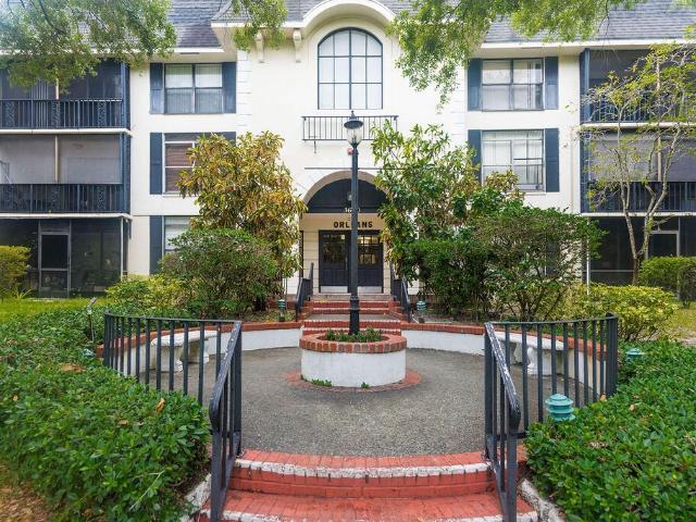 Luxury apartment complex for rent in Lauderhill, Florida