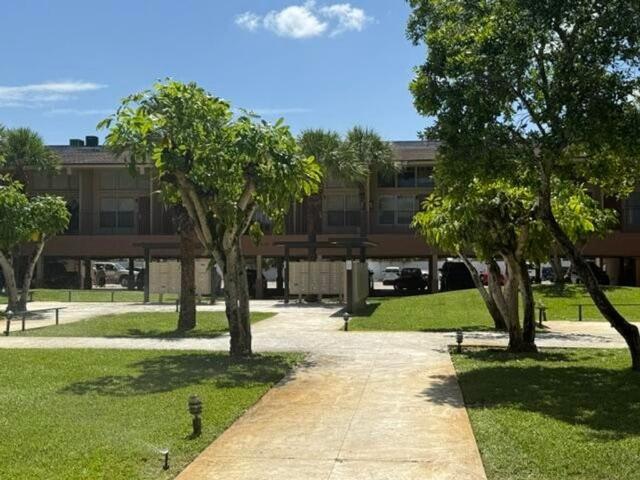 Luxury apartment complex for rent in Lauderhill, Florida
