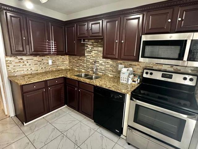 Luxury apartment complex for rent in Lauderhill, Florida