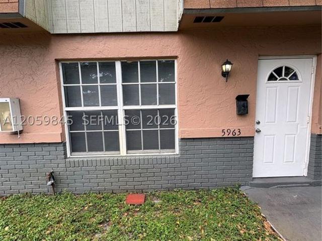 Luxury apartment complex for rent in Lauderhill, Florida