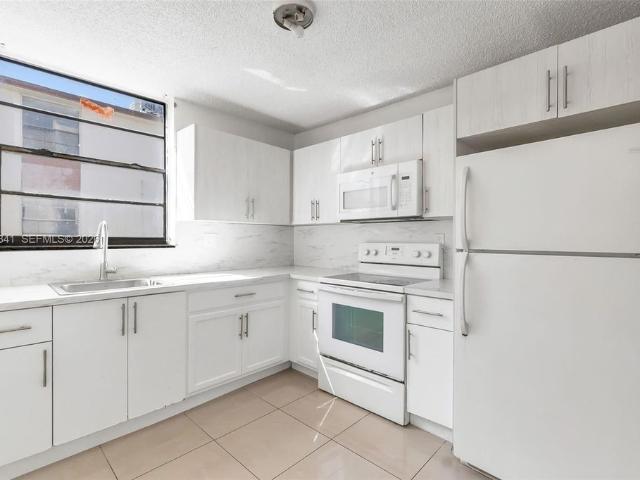 Luxury apartment complex for rent in Lauderhill, Florida