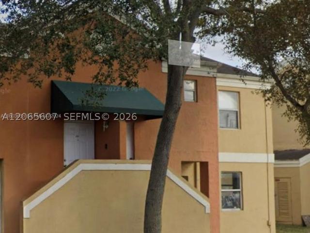 Luxury apartment complex for rent in Lauderhill, Florida