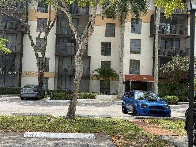 Luxury apartment complex for rent in Lauderhill, Florida