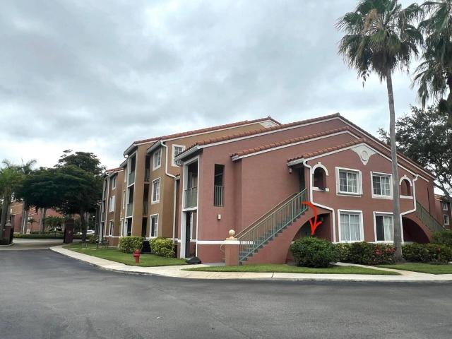 Luxury apartment complex for rent in Lake Worth, United States
