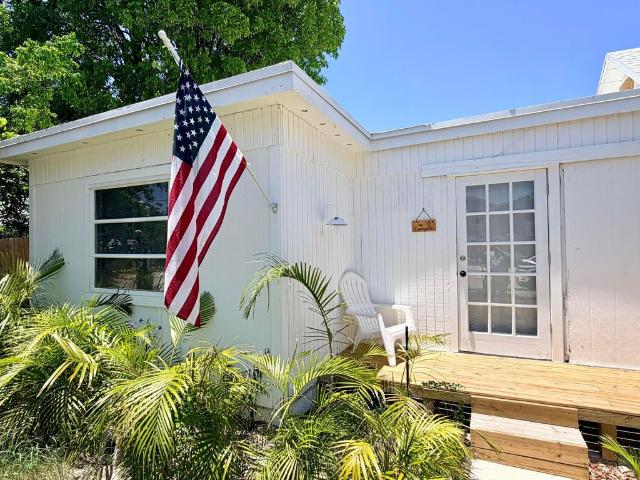 Luxury apartment complex for rent in Lake Worth, United States