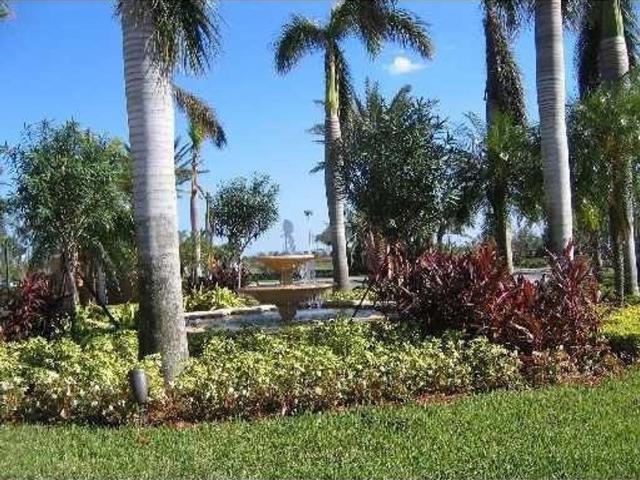 Luxury apartment complex for rent in Lake Worth, United States