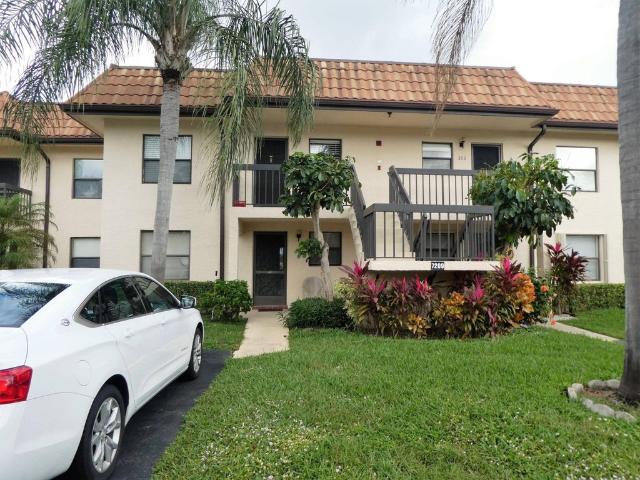 Luxury apartment complex for rent in Lake Worth, United States