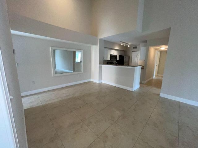 Luxury apartment complex for rent in Lake Worth, United States