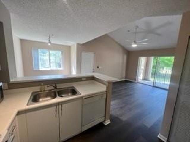 Luxury apartment complex for rent in Lake Worth, United States