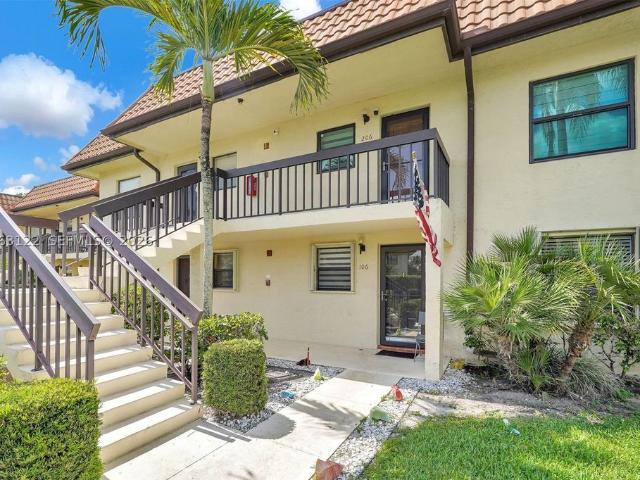 Luxury apartment complex for rent in Lake Worth, United States