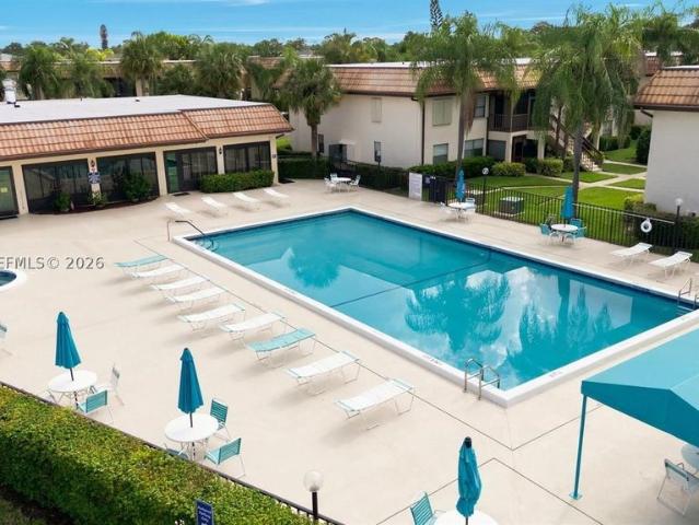 Luxury apartment complex for rent in Lake Worth, United States