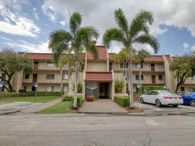 Luxury apartment complex for rent in Lake Worth, United States