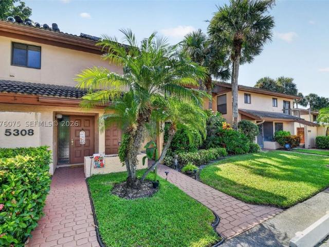 Luxury apartment complex for rent in Lake Worth, United States