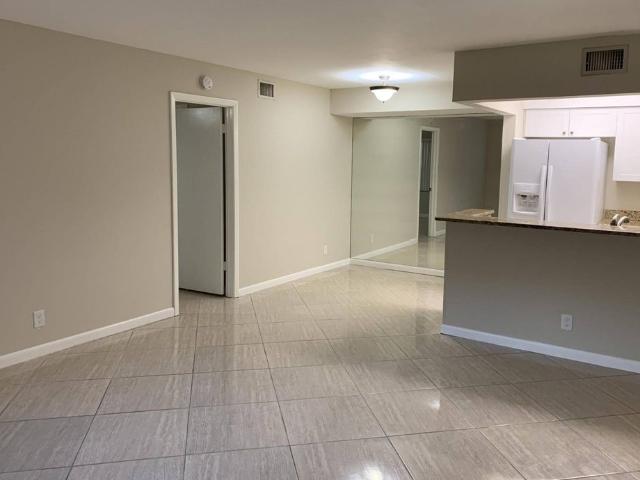 Luxury apartment complex for rent in Lake Worth, United States