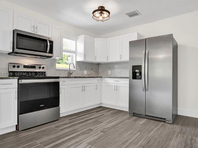 Luxury apartment complex for rent in Lake Worth, United States