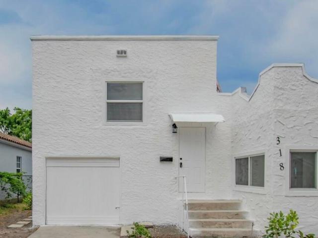 Luxury apartment complex for rent in Lake Worth, United States